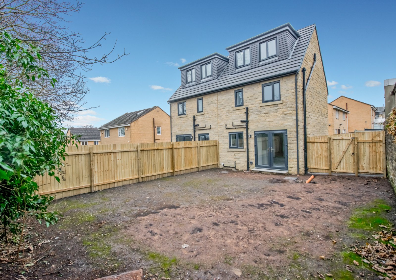 Wellgarth Gardens, Halifax Road, BD6 - Robert Watts Estate Agents