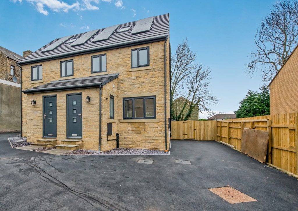 Wellgarth Gardens, Halifax Road, BD6 - Robert Watts Estate Agents